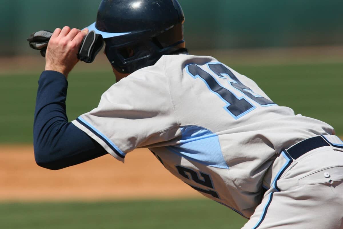 The Secondary Lead in Baseball Explained (With Examples)